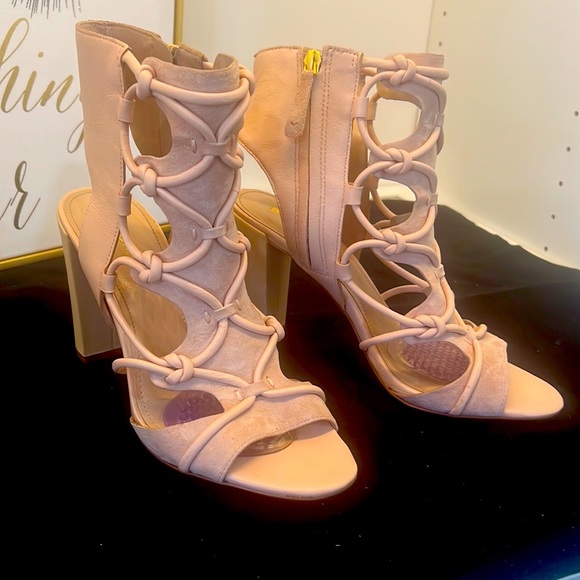 BCBGeneration | Shoes | Bcbgeneration Heel Shoe | Poshmark